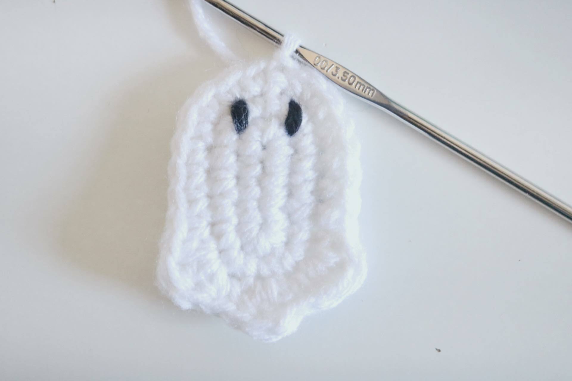 3 Free and Easy Crochet Ghost Patterns for Halloween - Knits and Knots ...