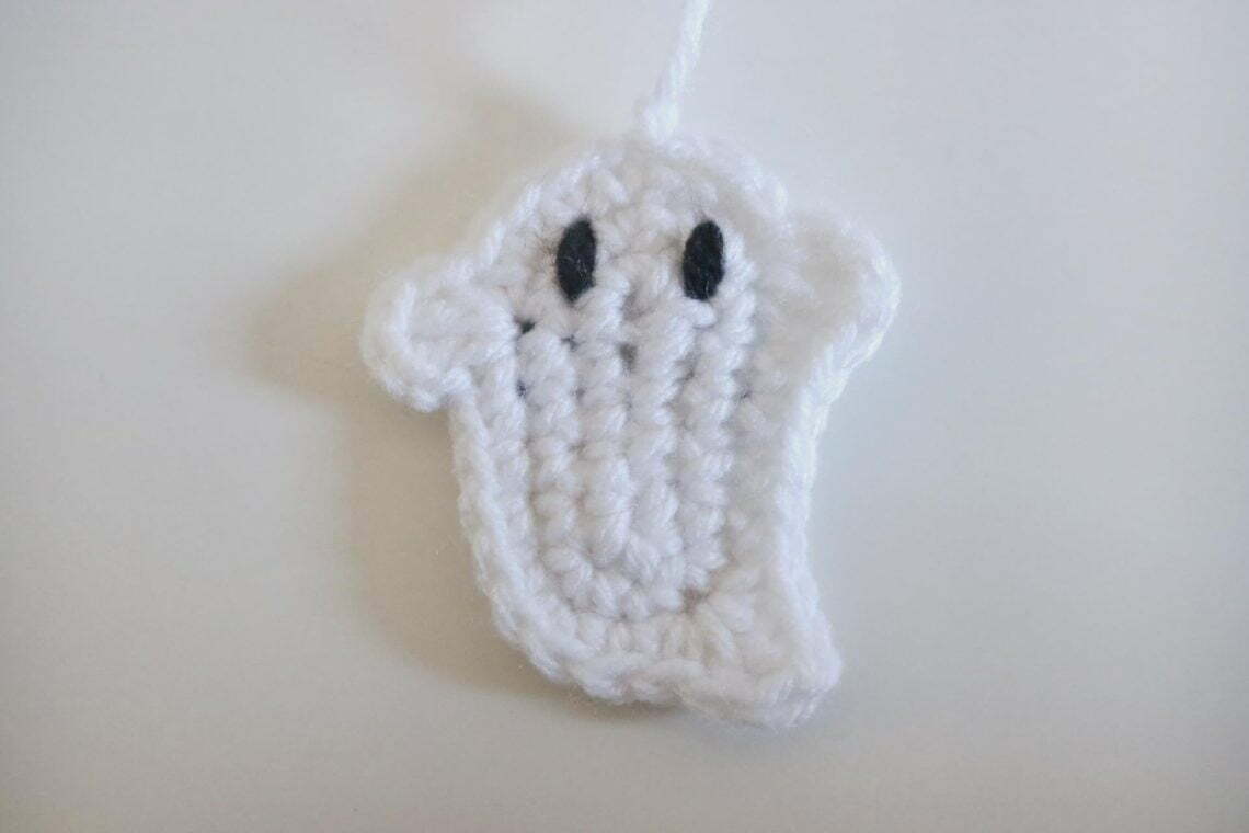3 Free and Easy Crochet Ghost Patterns for Halloween - Knits and Knots ...